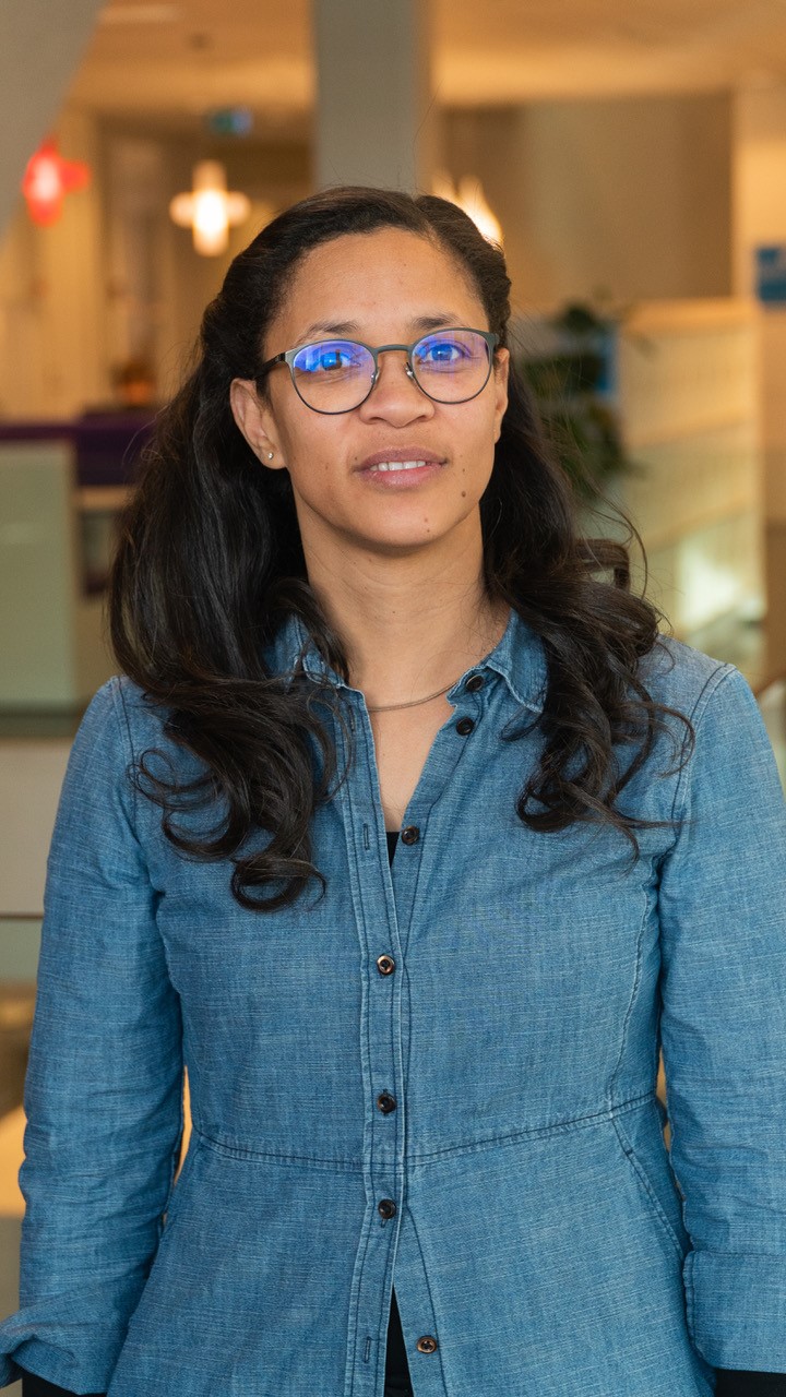 Sherna Fester - De Kom Educatie